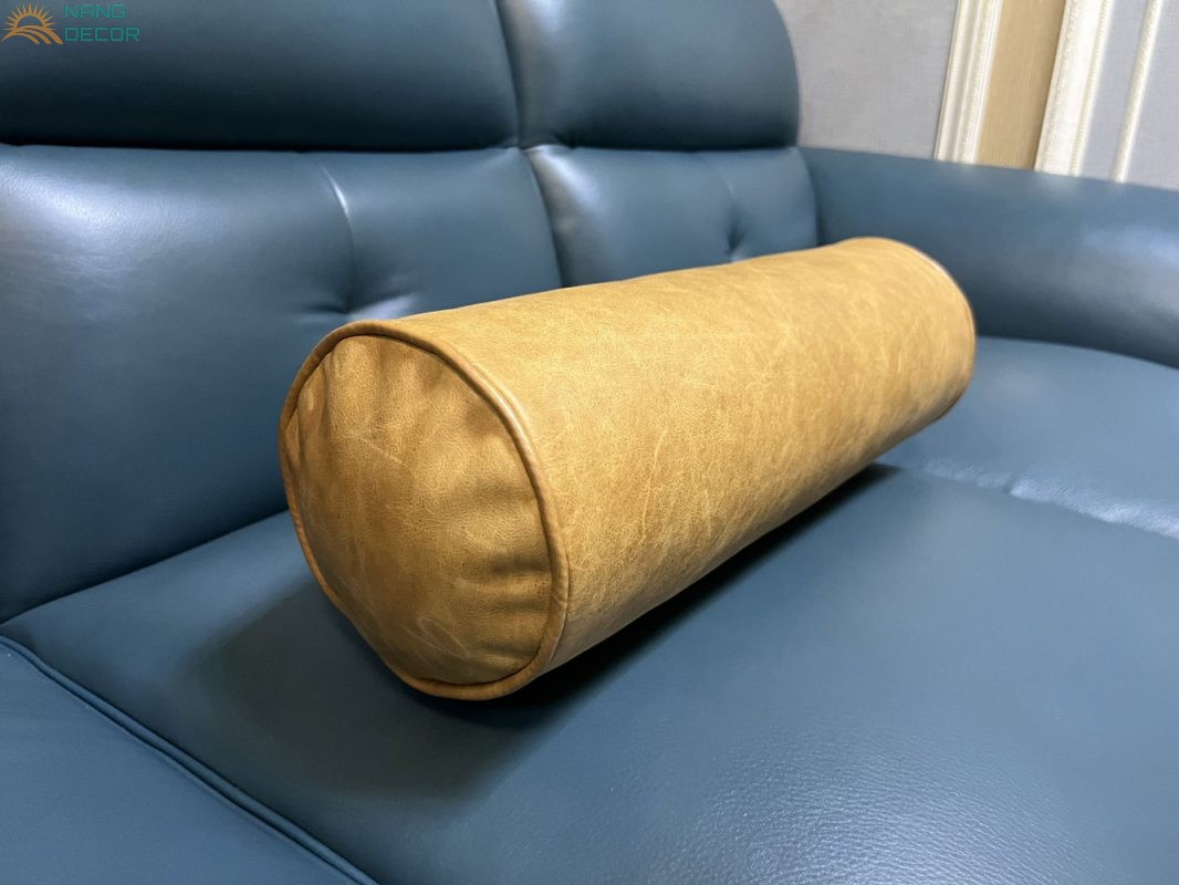 Gối tròn dài da bò vàng mộc thô 50x20 - Nắng Decor